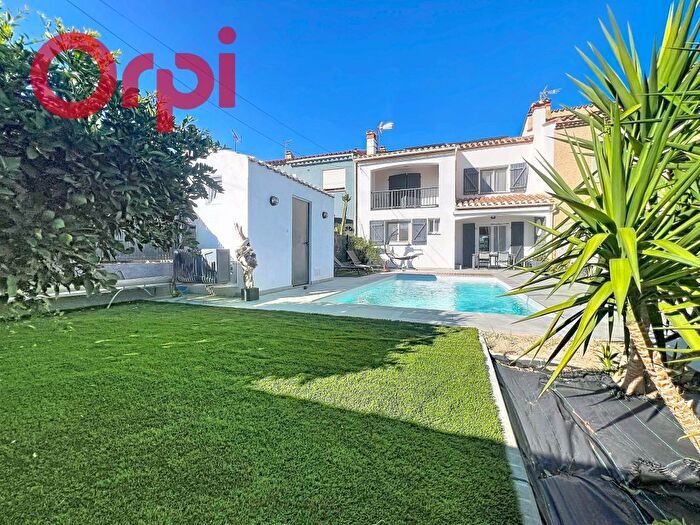 Maison 4 pièces à Pia, à vendre