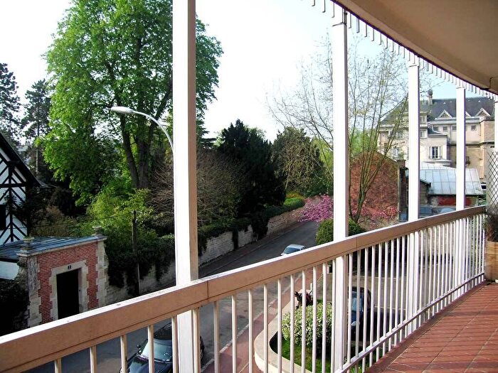 Appartement à louer - Place Louis XIV, Saint-Germain-en-Laye - 2 pièces - 1 chambre