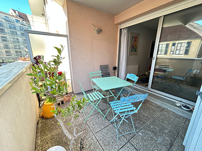 Appartement à vendre - Pau, Centre-ville - 4 pièces - 2 chambres