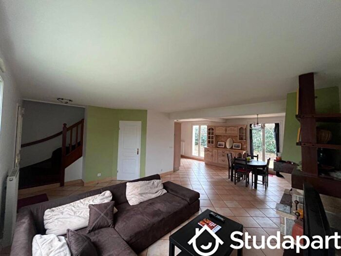 Appartement à louer - Sud-Champs-Forêt, Roissy-en-Brie - 1 pièce - 2 chambres