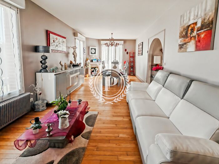 Maison 4 pièces à Neuilly-sur-Marne, Bourg ancien, Pré Fleuri, Rives de Neuilly, à vendre