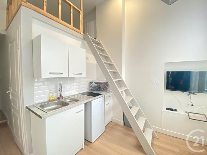 Appartement à louer - Saint-Étienne, Jacquard, Préfecture - 1 pièce