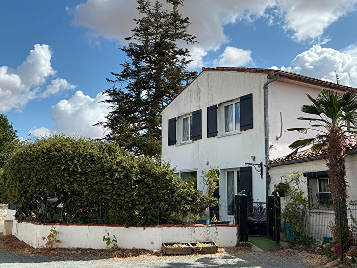 Maison 6 pièces à vendre - Saint-Pierre-d'Amilly