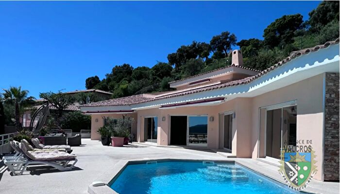 Maison à vendre - La Londe-les-Maures, Valcros, Alicastre, Haut Pansard, Bas Pansard, Le Pin - 7 pièces - 4 chambres