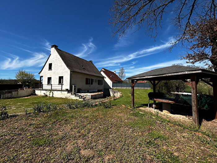 Maison à vendre - Arpajon-sur-Cère - 5 pièces - 4 chambres