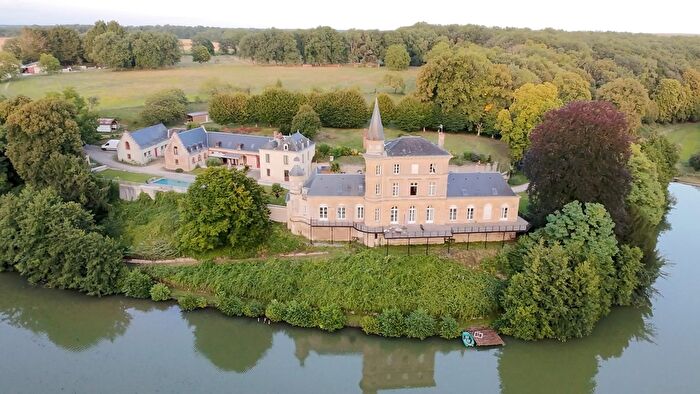 Maison 15 pièces à Rouziers-de-Touraine, à vendre
