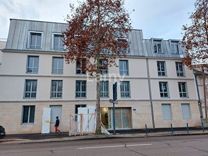 Gare, Mantes-la-Jolie : Appartement 2 pièces à louer