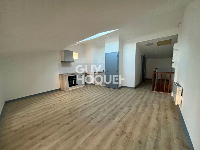 Est, Surgères : Appartement 2 pièces à louer