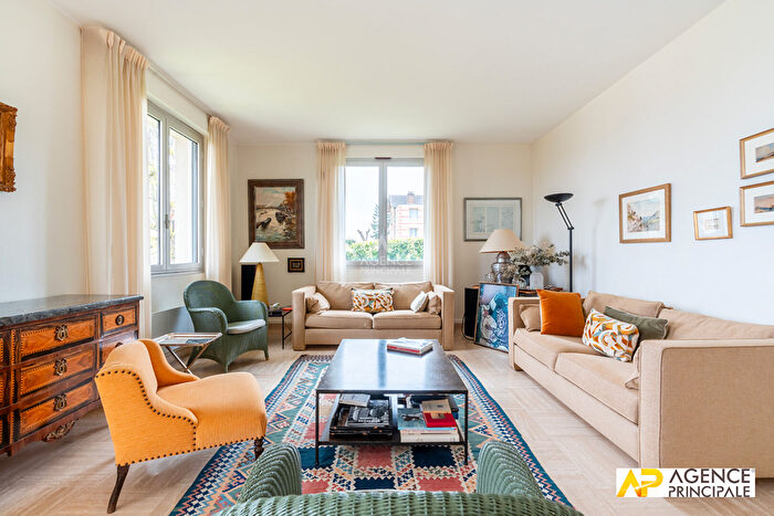 Maison à vendre - Le Mesnil-le-Roi - 7 pièces - 5 chambres