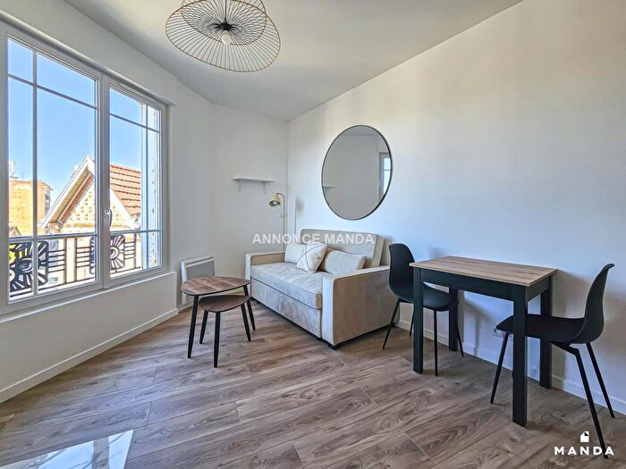 Colombes, Henri Martin Estienne d'Orves : Appartement 1 pièce à louer