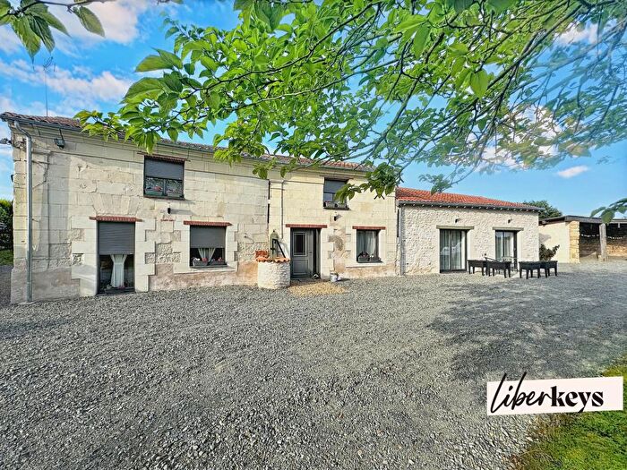 Saint-Macaire-du-Bois : Maison 6 pièces à vendre