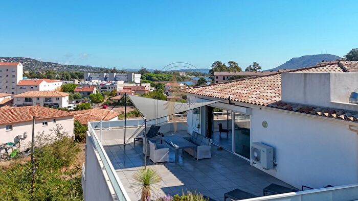 Appartement à vendre - Porto-Vecchio - 5 pièces - 4 chambres