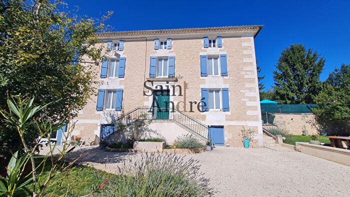 Maison à vendre - Saint-Genis-dHiersac - 7 pièces - 5 chambres