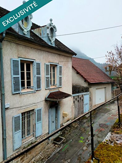 Maison à vendre - Salins-les-Bains - 9 pièces - 5 chambres