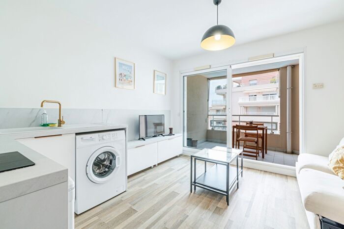 Vallauris, Golfe Juan, Vieux Port : Appartement 1 pièce à vendre