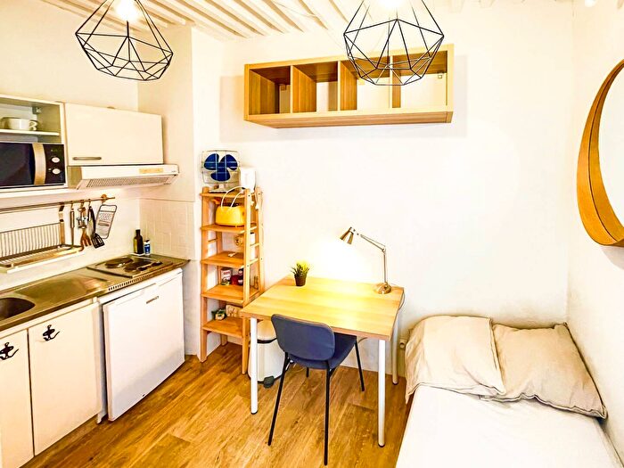 Appartement à louer - Centre Ville, Aix-en-Provence - 1 pièce