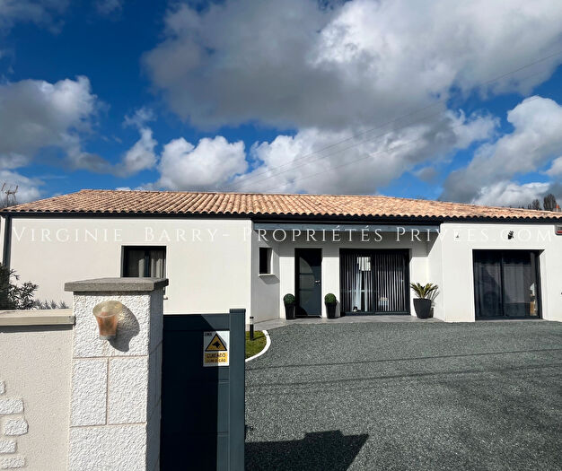 Maison à vendre - Tonnay-Charente - 5 pièces - 4 chambres