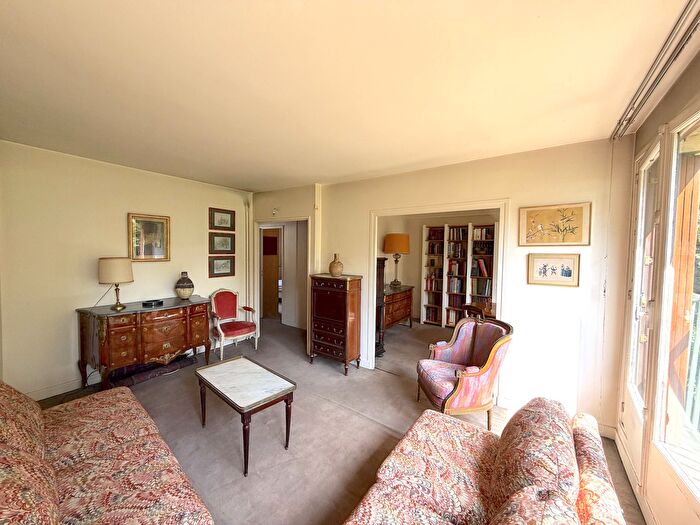 Saint-Cloud, Centre-ville : Appartement 3 pièces à vendre