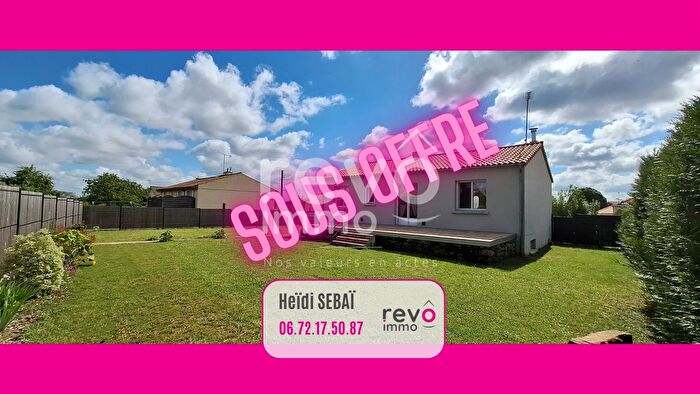 Saint-Christophe-du-Bois : Maison 5 pièces à vendre