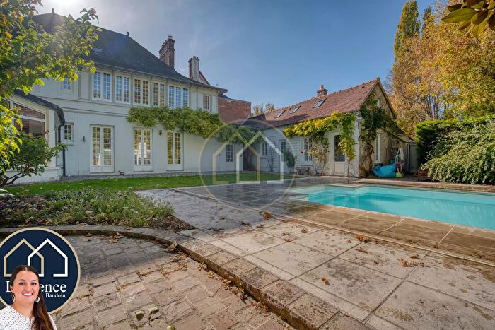 Maison à vendre - Nogent-le-Roi - 14 pièces - 7 chambres