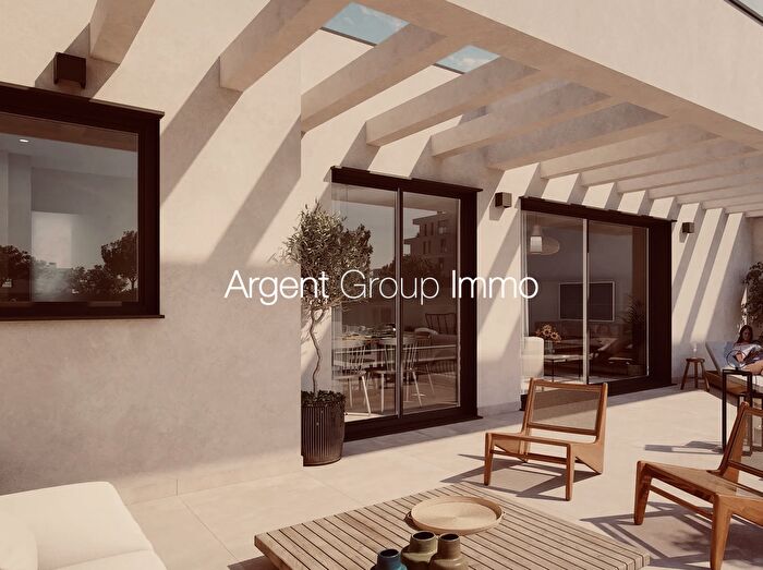 Appartement à vendre - Hyères, Centre-ville - 4 pièces - 3 chambres