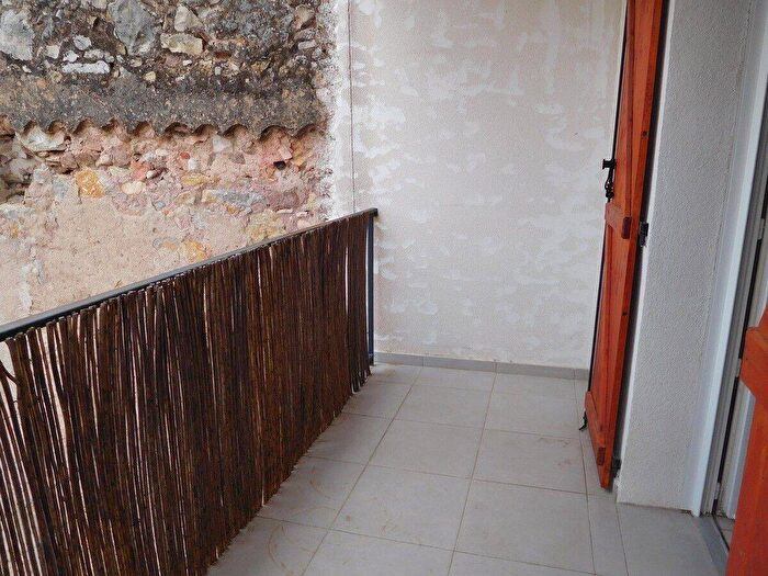 Puget-Ville - Appartement 3 pièces à louer