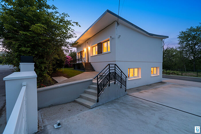 Maison 8 pièces à louer à Le Mesnil-Esnard