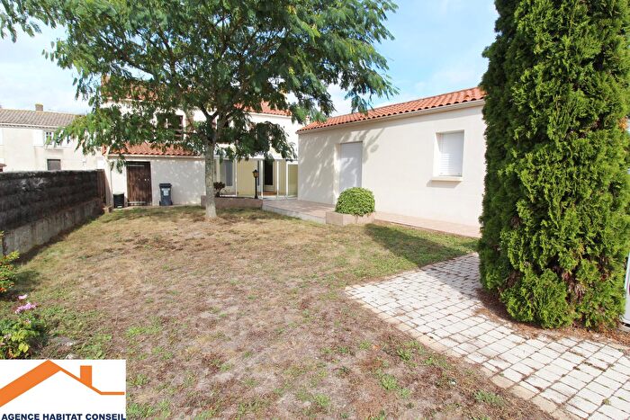 Maison à vendre - Beaufou - 9 pièces - 5 chambres