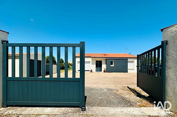 Maison à vendre - Saint-Just-Luzac - 4 pièces - 3 chambres