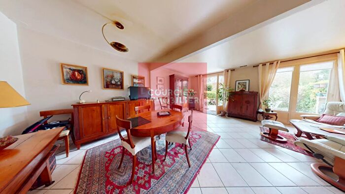 Maison à vendre - Le Mesnil-Saint-Denis - 5 pièces - 4 chambres