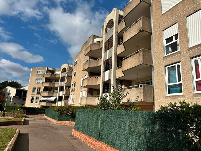Évry, Les Epinettes : Appartement 5 pièces à vendre