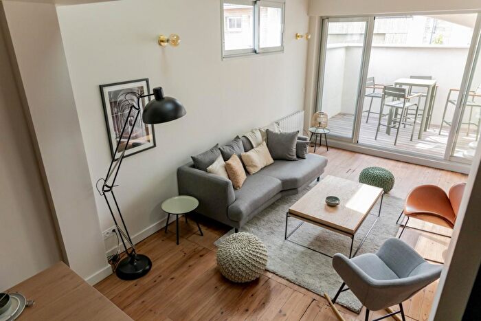 Appartement à louer - Bordeaux, Nansouty - 1 pièce - 8 chambres