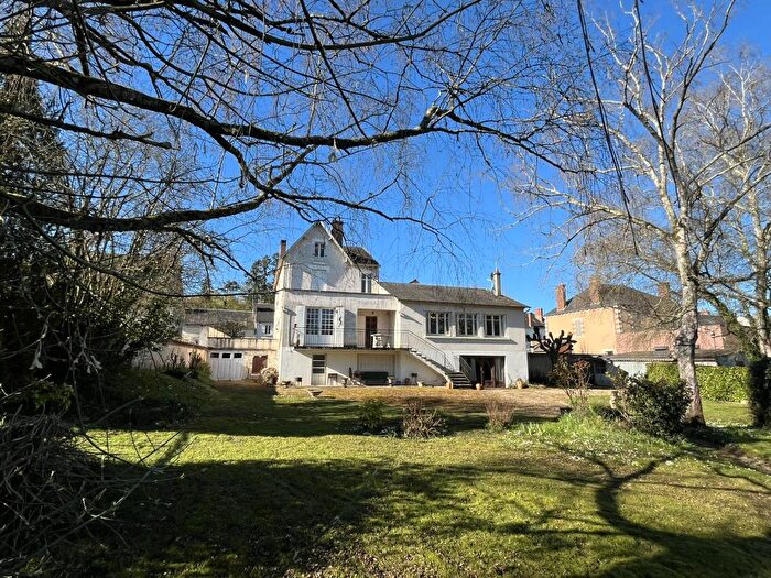 Saint-Martin-d'Auxigny : Maison 8 pièces à vendre