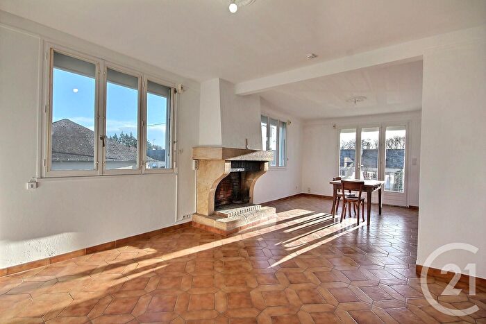 Maison à louer - Saint-Amand-Longpré - 6 pièces - 4 chambres