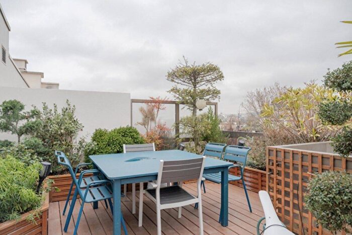 Appartement à louer - Saint James-Delabordère, Neuilly-sur-Seine - 3 pièces - 2 chambres