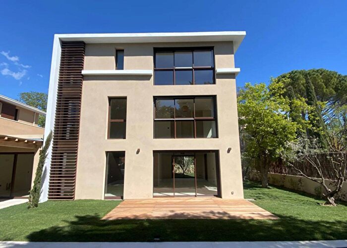 Maison à louer - Centre Ville, Aix-en-Provence - 7 pièces - 5 chambres