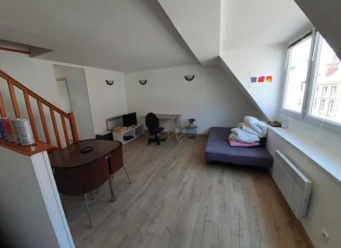 Appartement 3 pièces à Saint-Omer, Centre historique, à louer