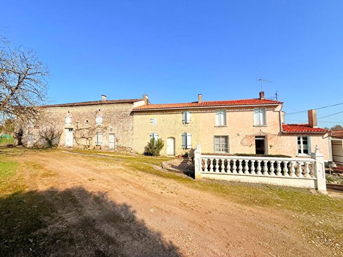 Maison à vendre - D uil-sur-le-Mignon, Doeuil-sur-le-Mignon - 4 pièces - 3 chambres