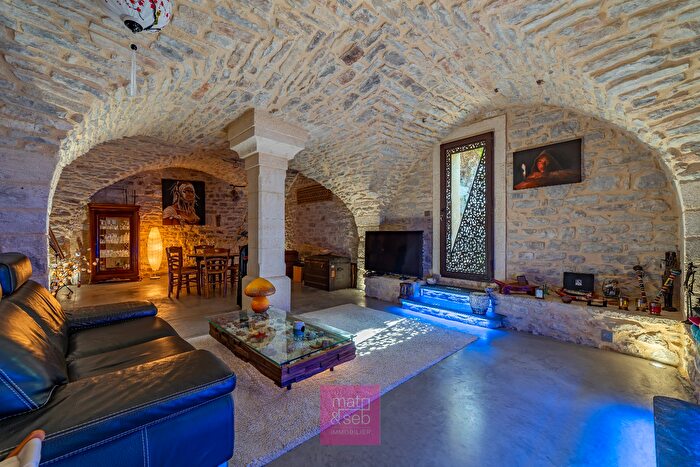 Maison à vendre - Lunel, Centre-ville, Gare - 7 pièces - 5 chambres