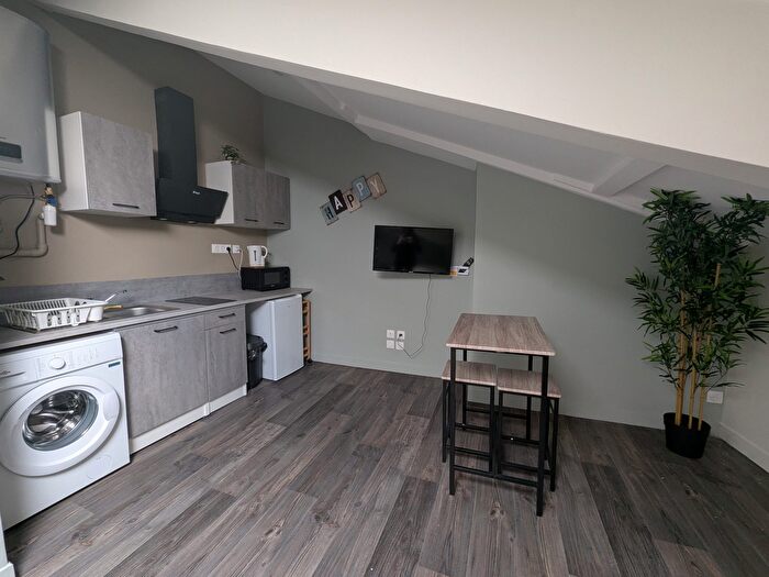 Appartement à louer - Riom, Centre-ville - 1 pièce - 1 chambre