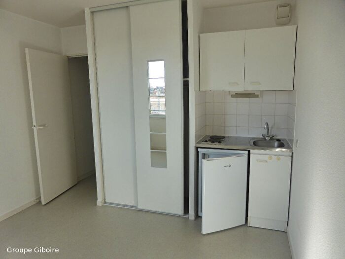 Appartement 1 pièce à louer - Quartiers Centre, Saint-Hélier, Gare