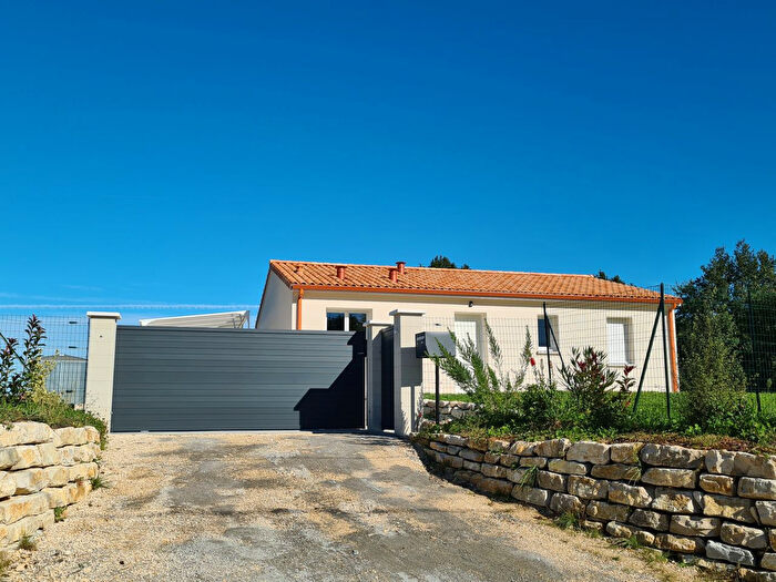 Maison 4 pièces à louer à Beleymas