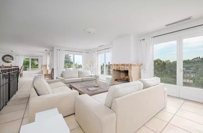 Maison à vendre - Mougins, Le Colombier, Colombe, Cabrières, Le Bordé - 8 pièces - 5 chambres