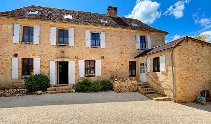 Maison à vendre - Excideuil - 11 pièces - 7 chambres