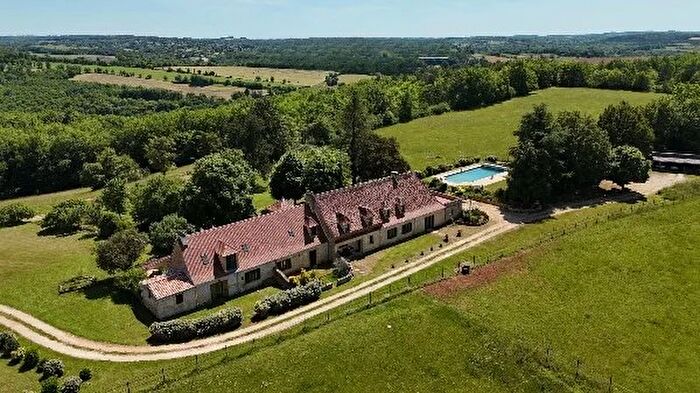 Sainte-Sabine-Born : Maison 15 pièces à vendre