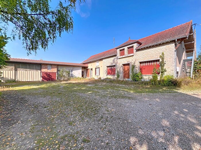 Maison 7 pièces à Pars-lès-Chavanges, à vendre