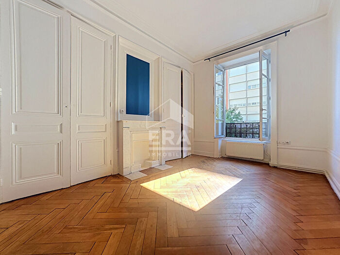 Villeurbanne, République, Tolstoi : Appartement 3 pièces à vendre