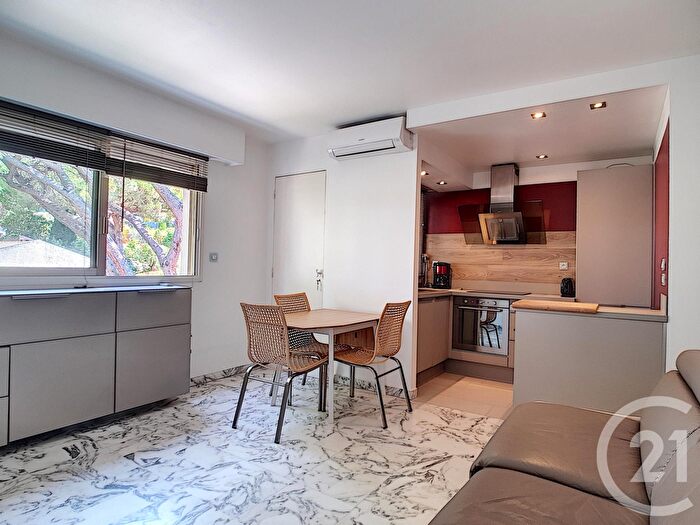 Appartement 1 pièce à louer à Cannes, Croix des Gardes