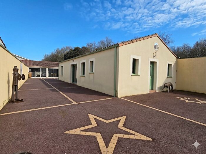 Maison à vendre - Avrillé - 3 pièces - 2 chambres