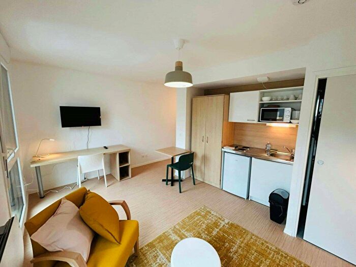 Appartement à louer - Barbâtre-Saint Remy-Verrerie, Reims - 1 pièce